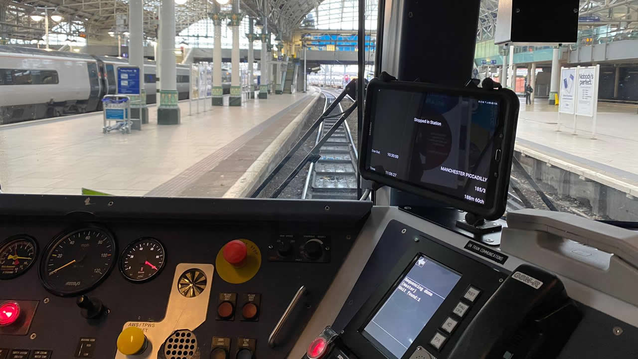 #WeAreModaxo - Signature Rail